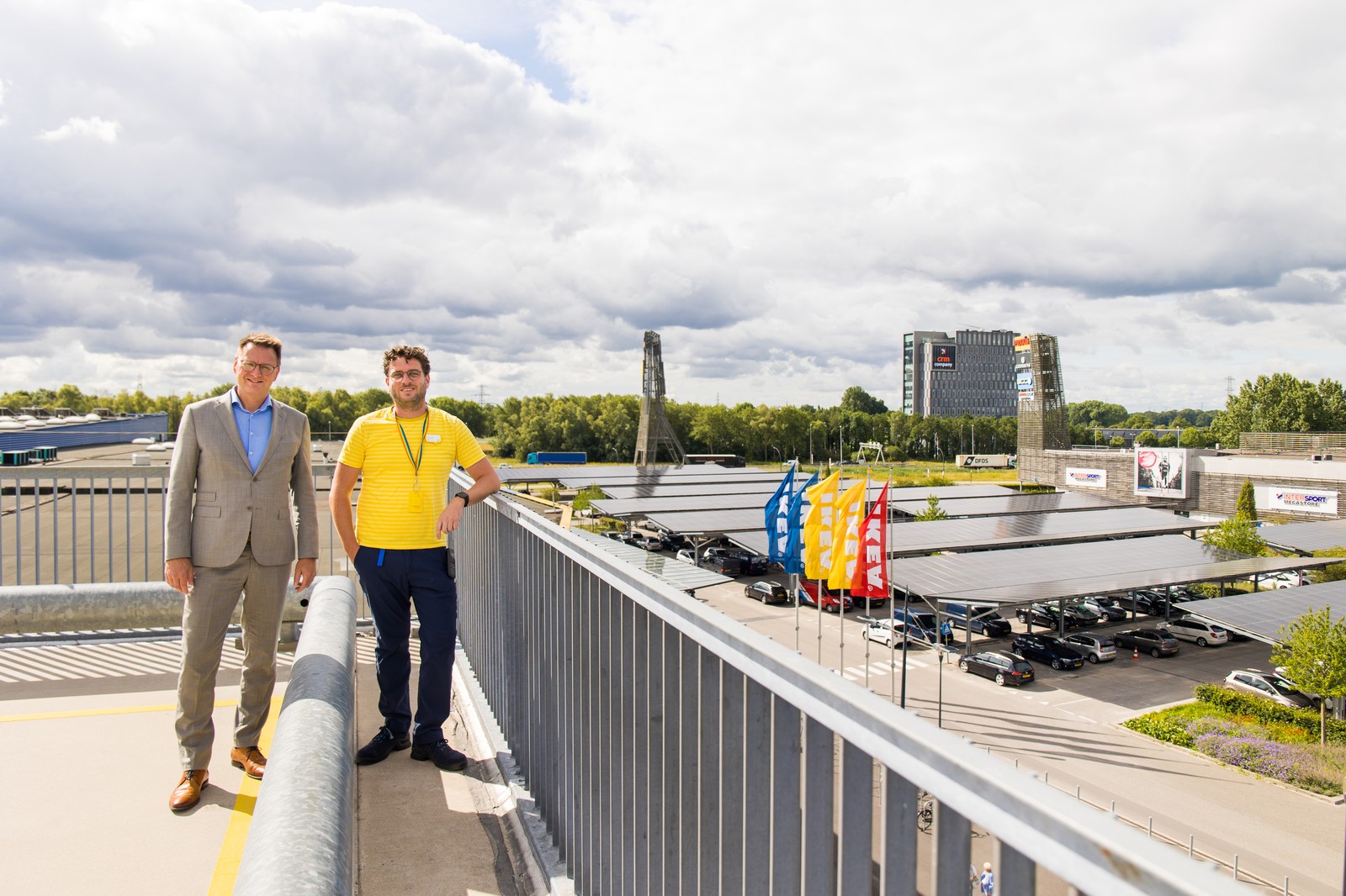 IKEA Hengelo opent parkeerplaats met zonnecarports - IKEA