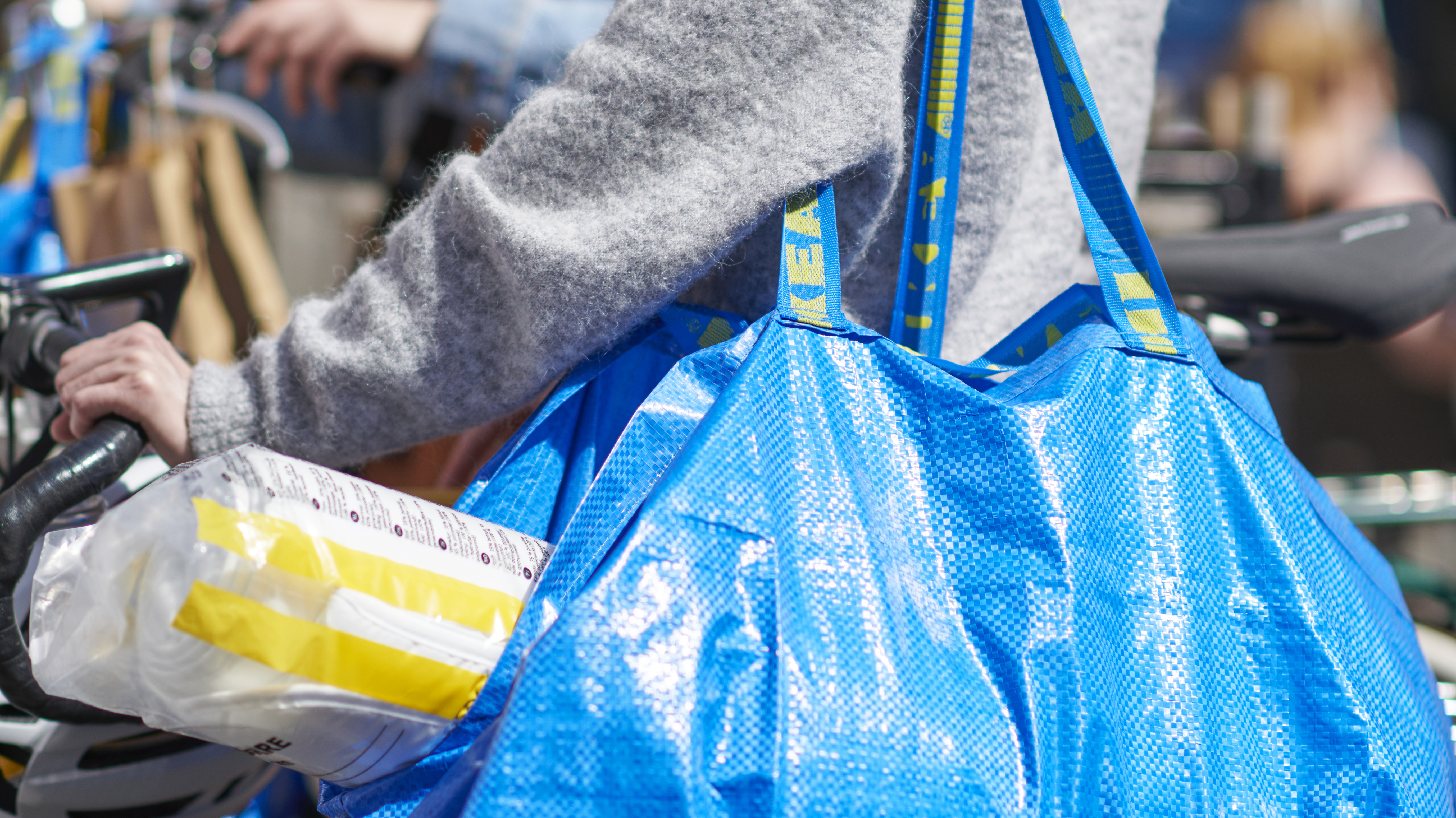 IKEA opens ‘Hus of FRAKTA’, a pop-up on Oxford Street - IKEA UK