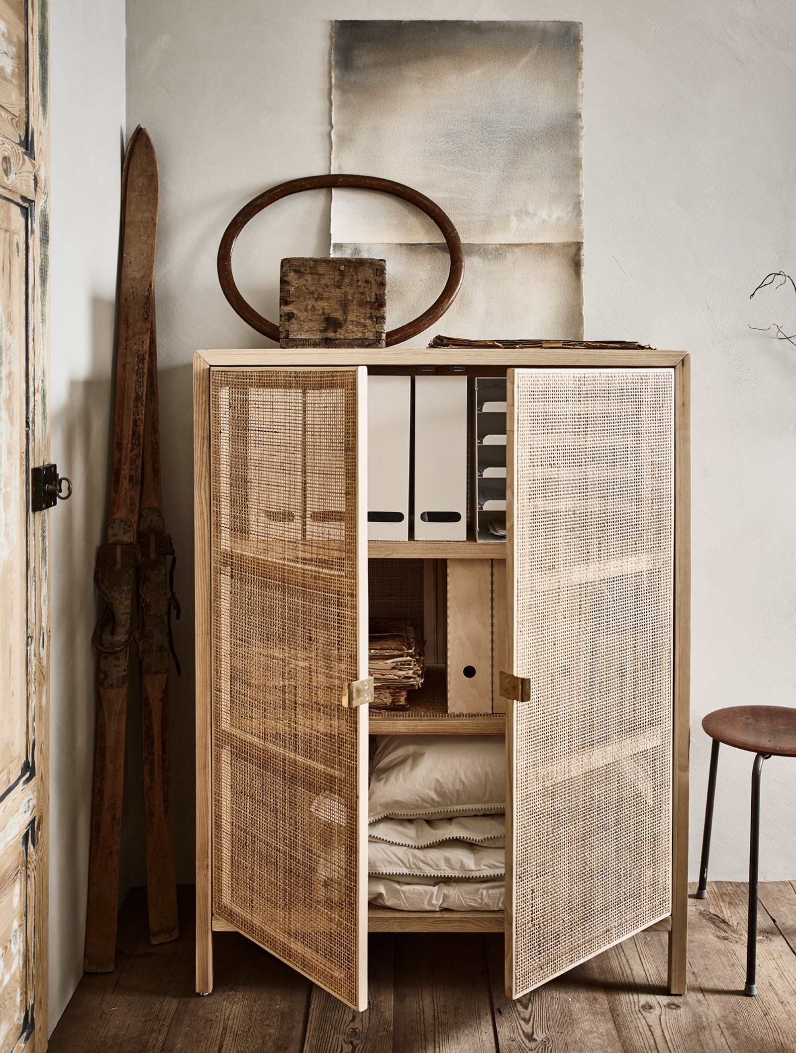 Create a simple guest/lounge/office space - IKEA