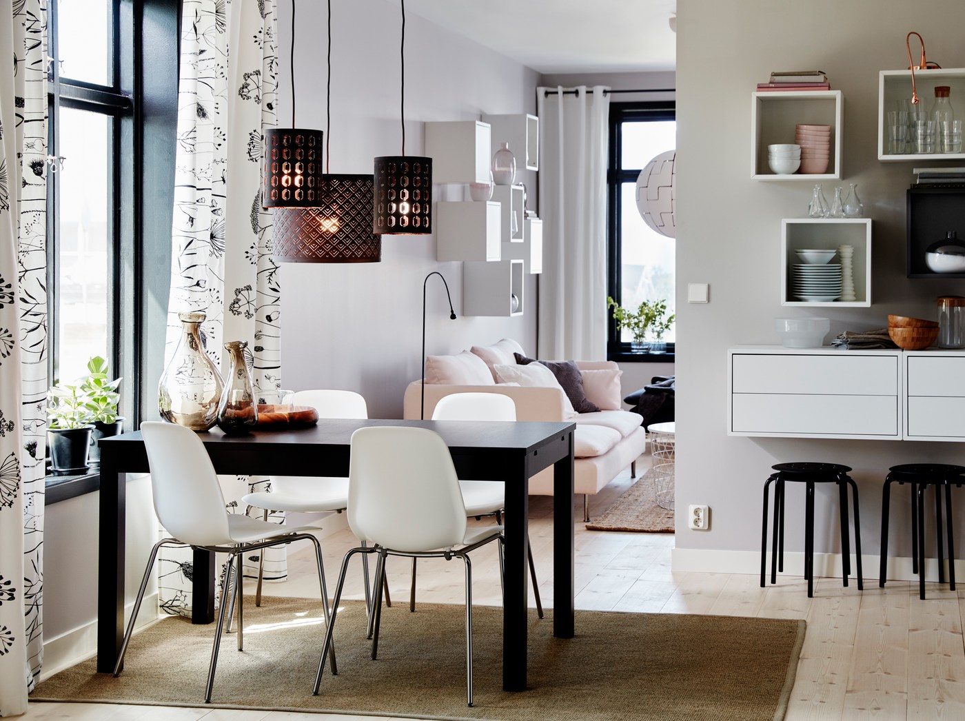 Small space dining area for four or six - IKEA