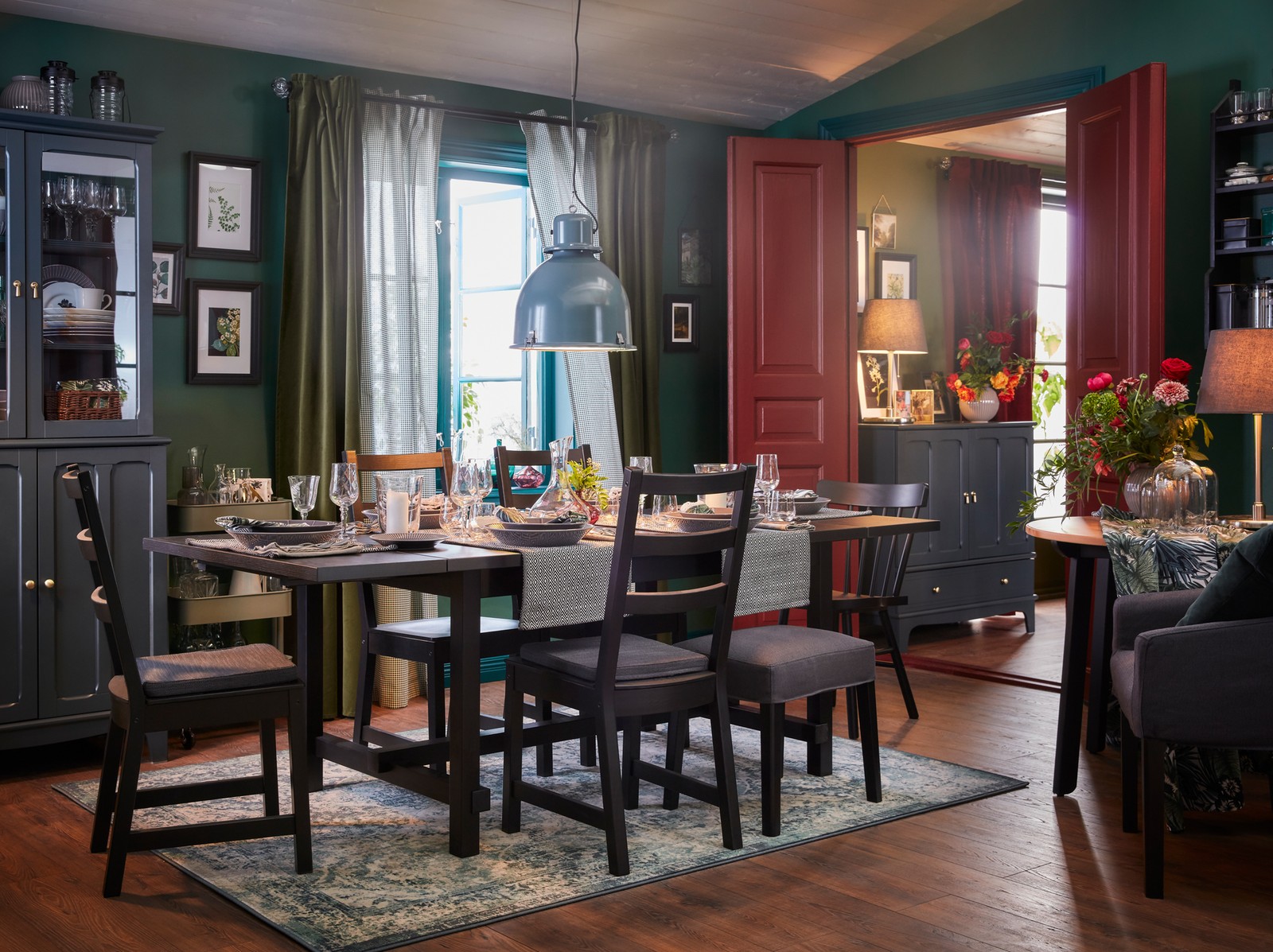 A warm, cosy and personalised dining room - IKEA