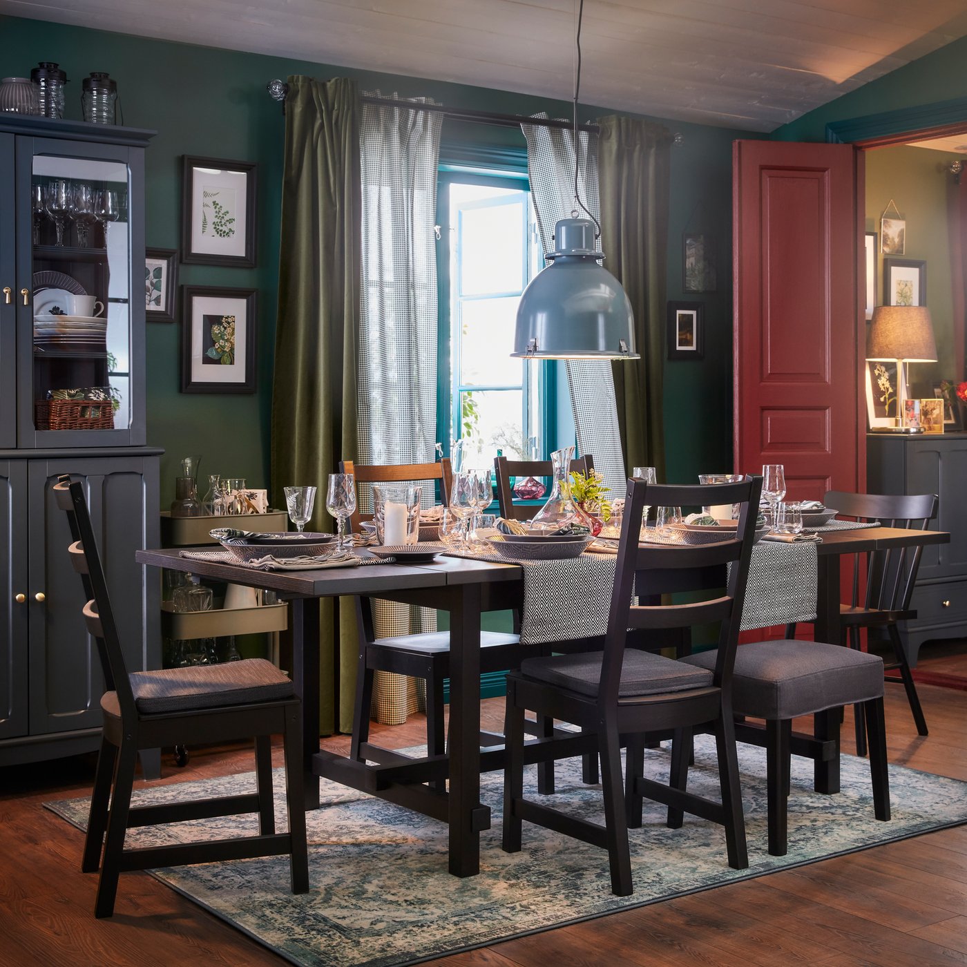 A warm, cosy and personalised dining room - IKEA