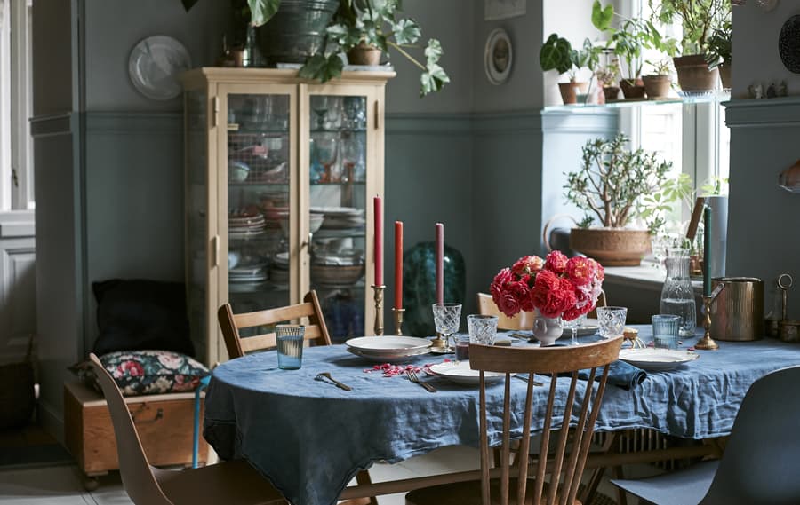 Home visit: a festive table setting with drama - IKEA