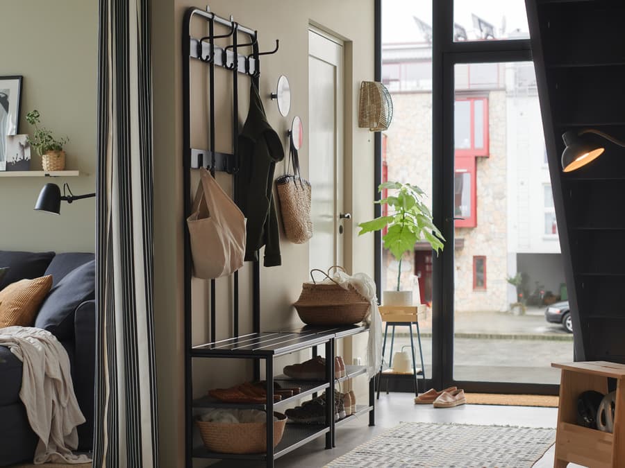 A small hallway living room with storage and style - IKEA
