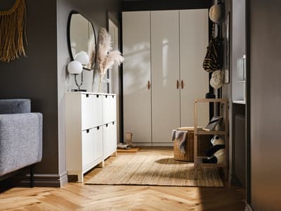 A traditional family hallway for three generations - IKEA