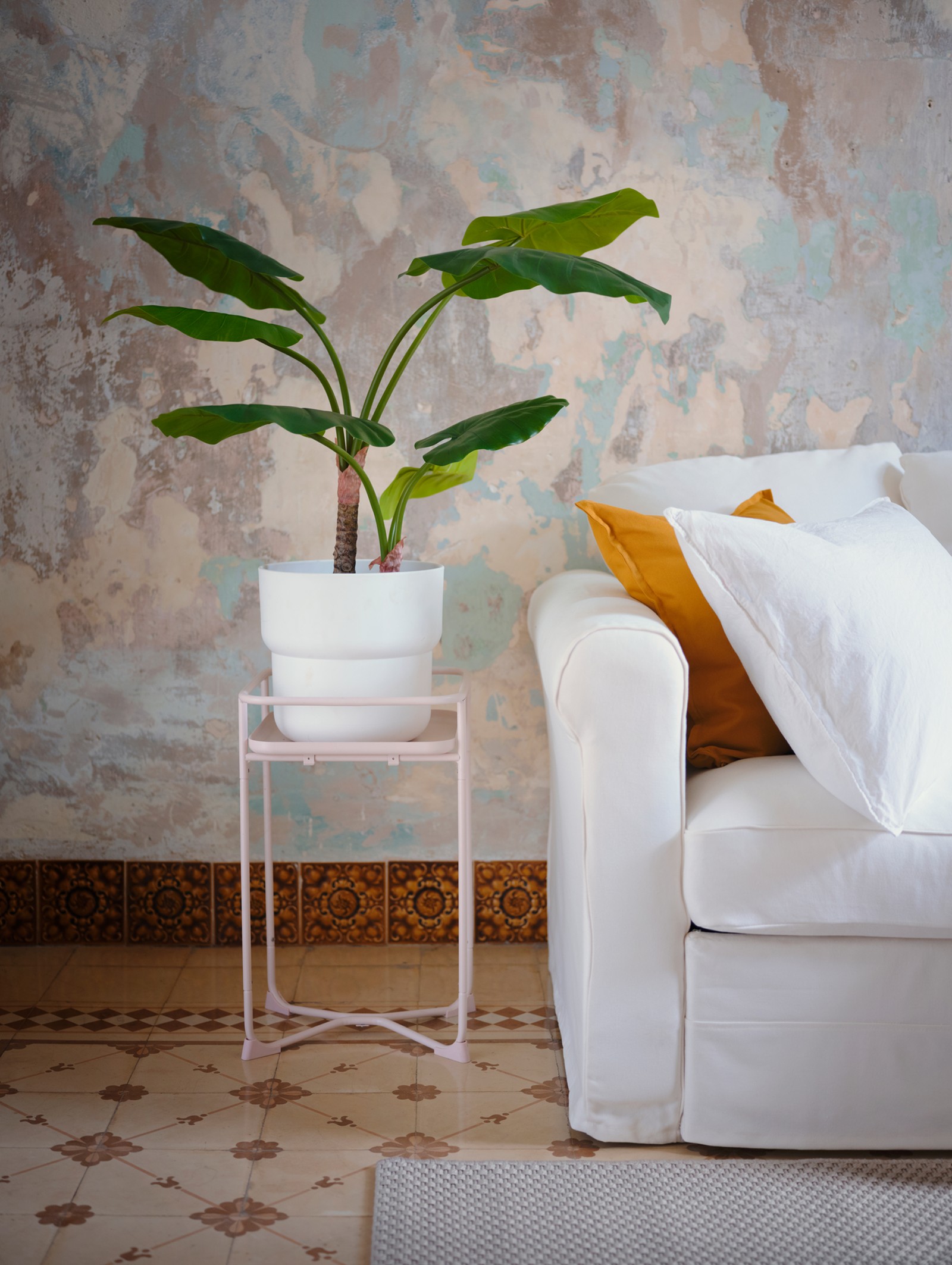 Relax both indoors and outdoors - IKEA