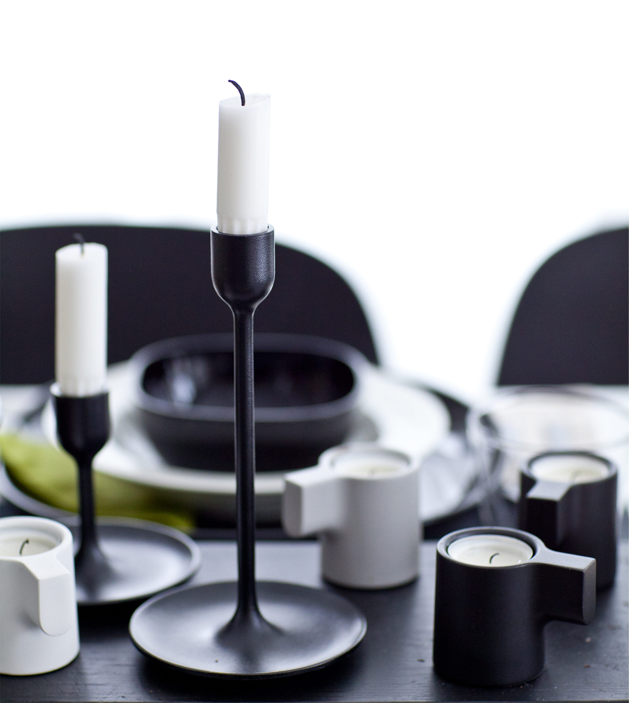 A monochrome table setting with green accents – IKEA - IKEA