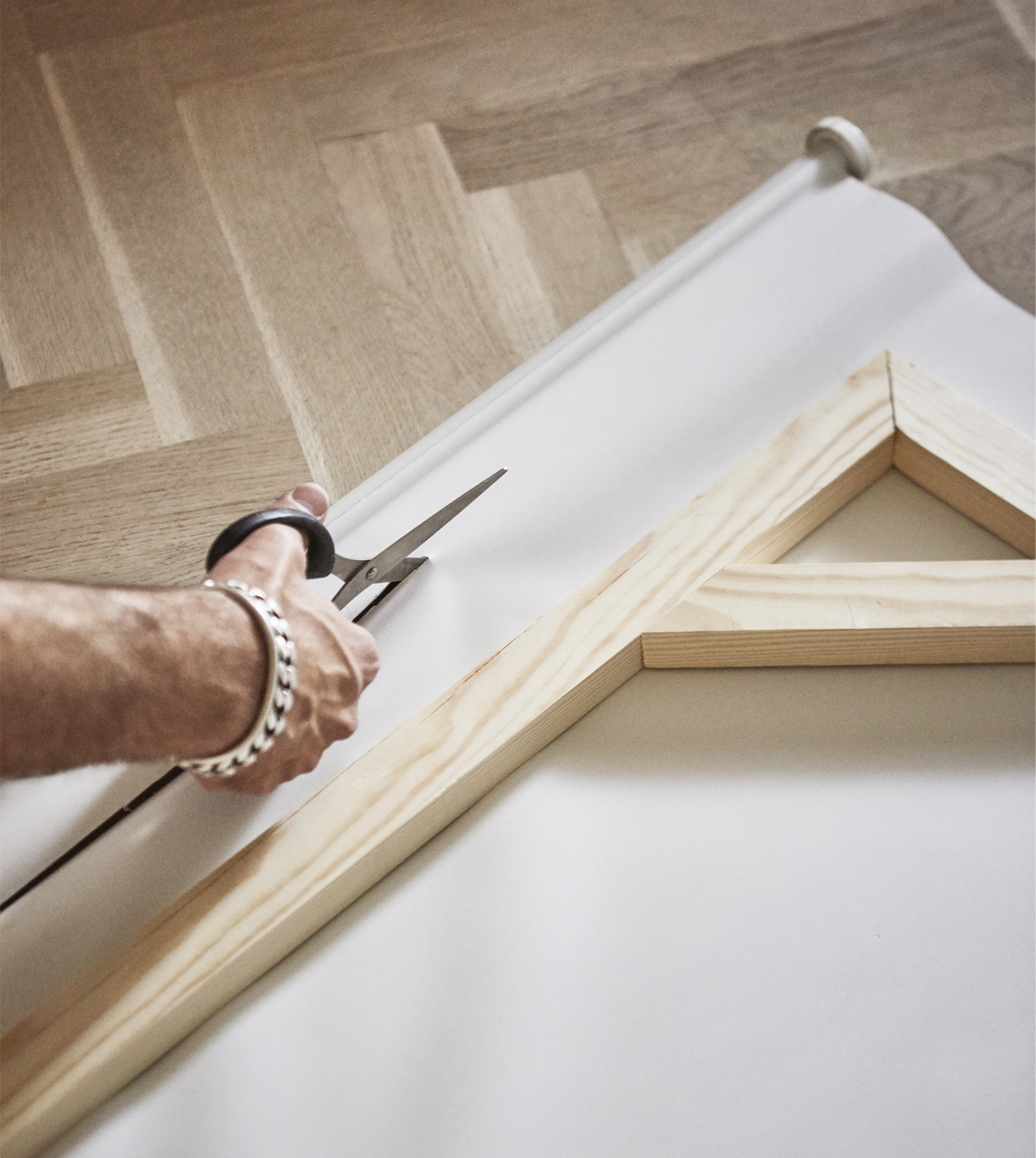 How to make a DIY canvas for your artwork - IKEA