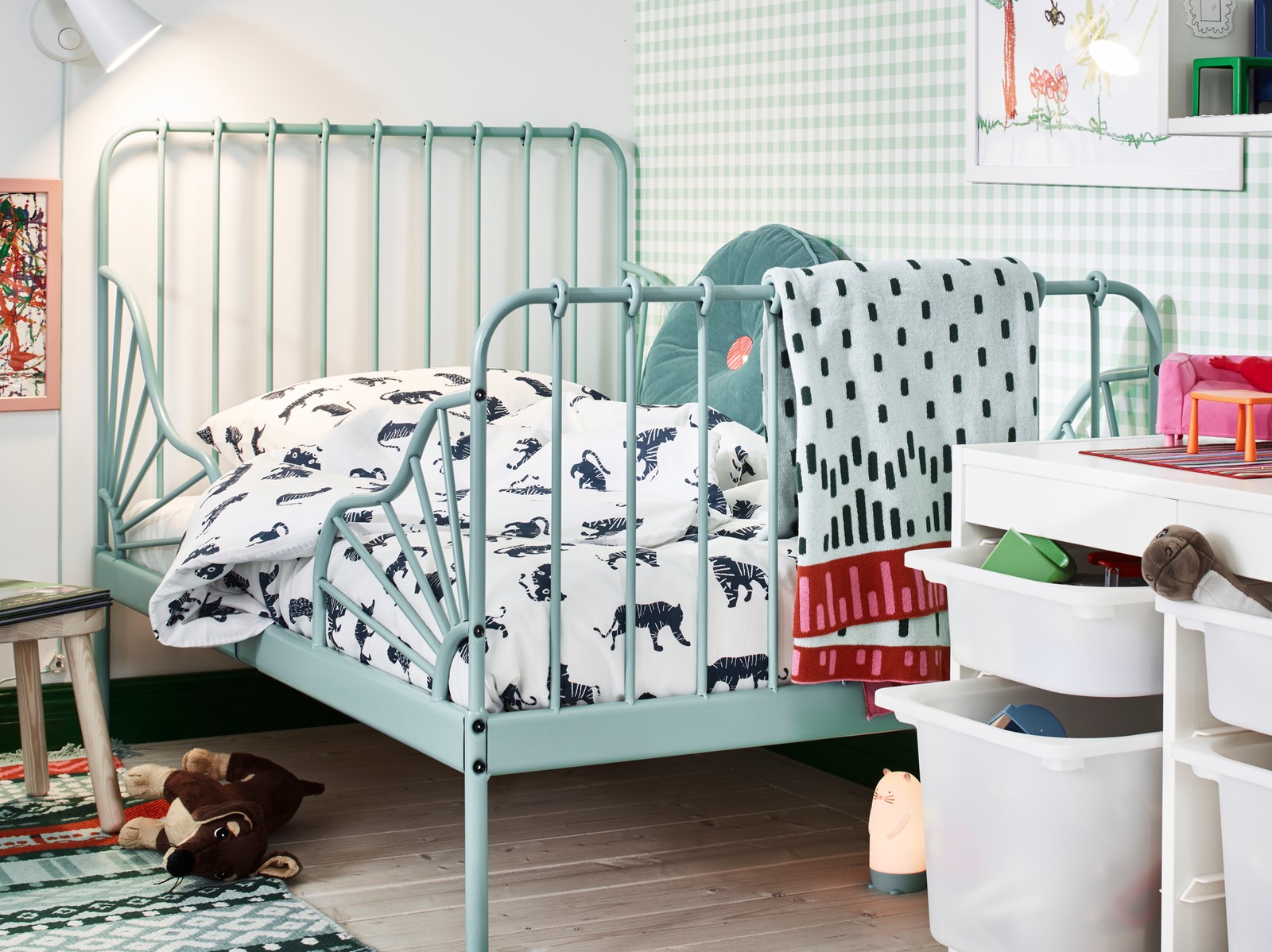 A playful, stylish room tailored for two little girls - IKEA