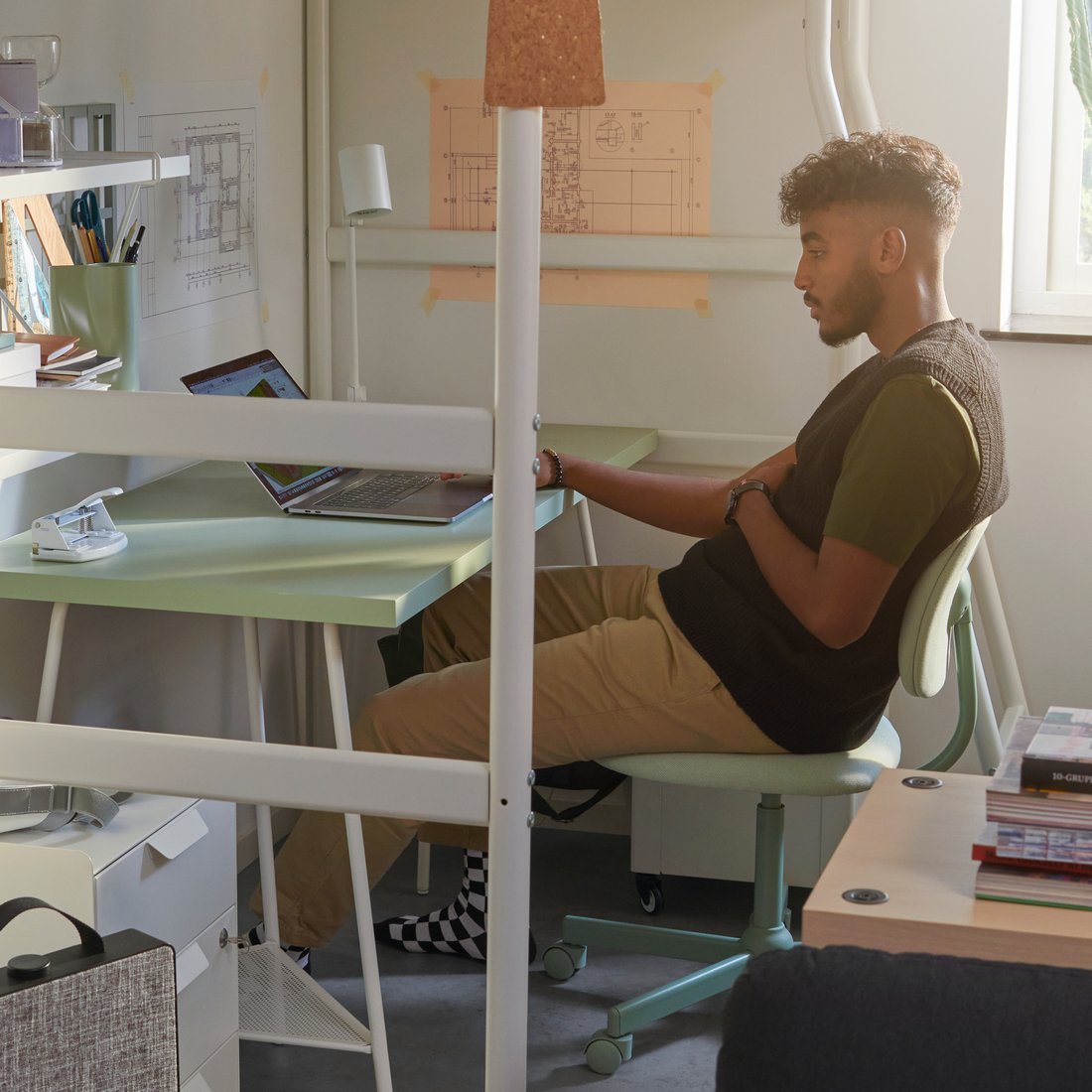 Stylish workroom and home office furnishings - IKEA Switzerland