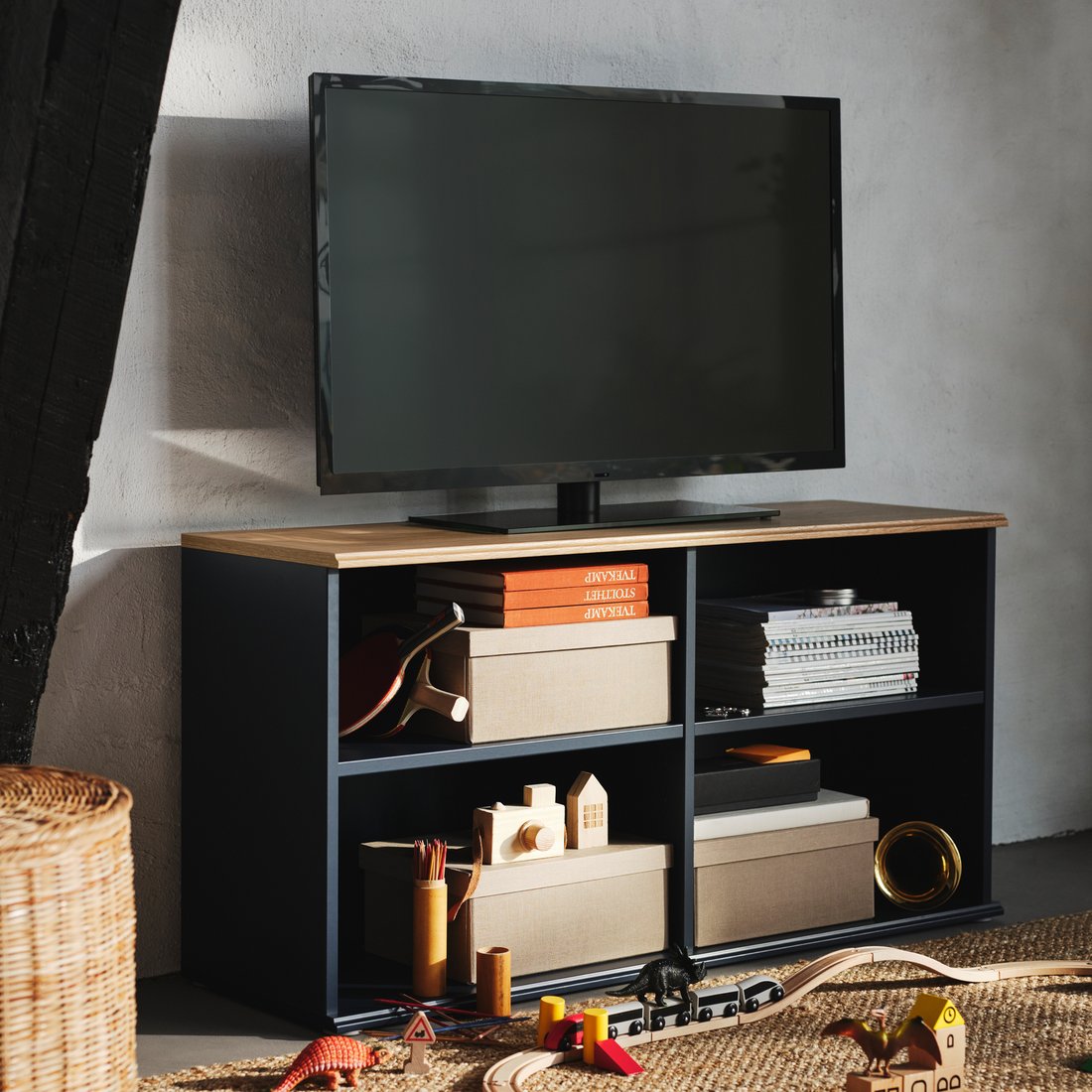 How to Choose a TV Bench - IKEA CA