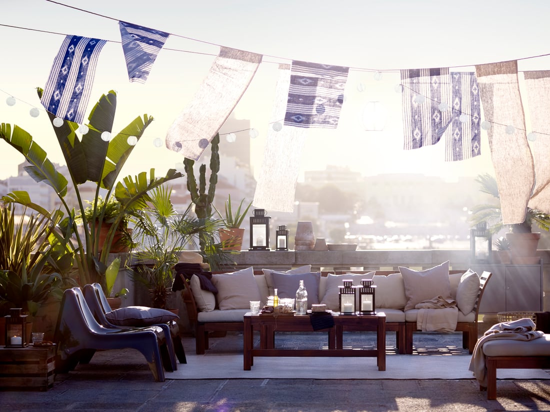 How to decorate a chill out corner on the terrace - IKEA Spain