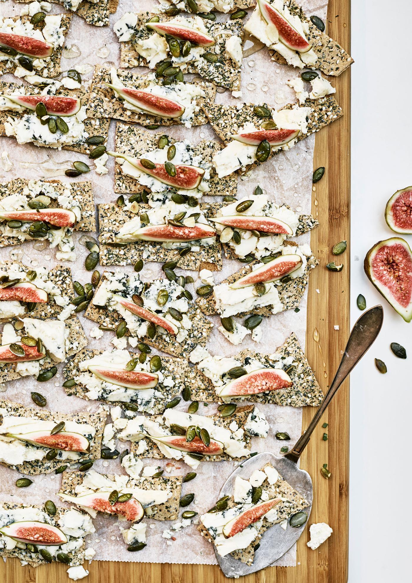 Crispbread with dill, blue cheese and figs - IKEA Australia