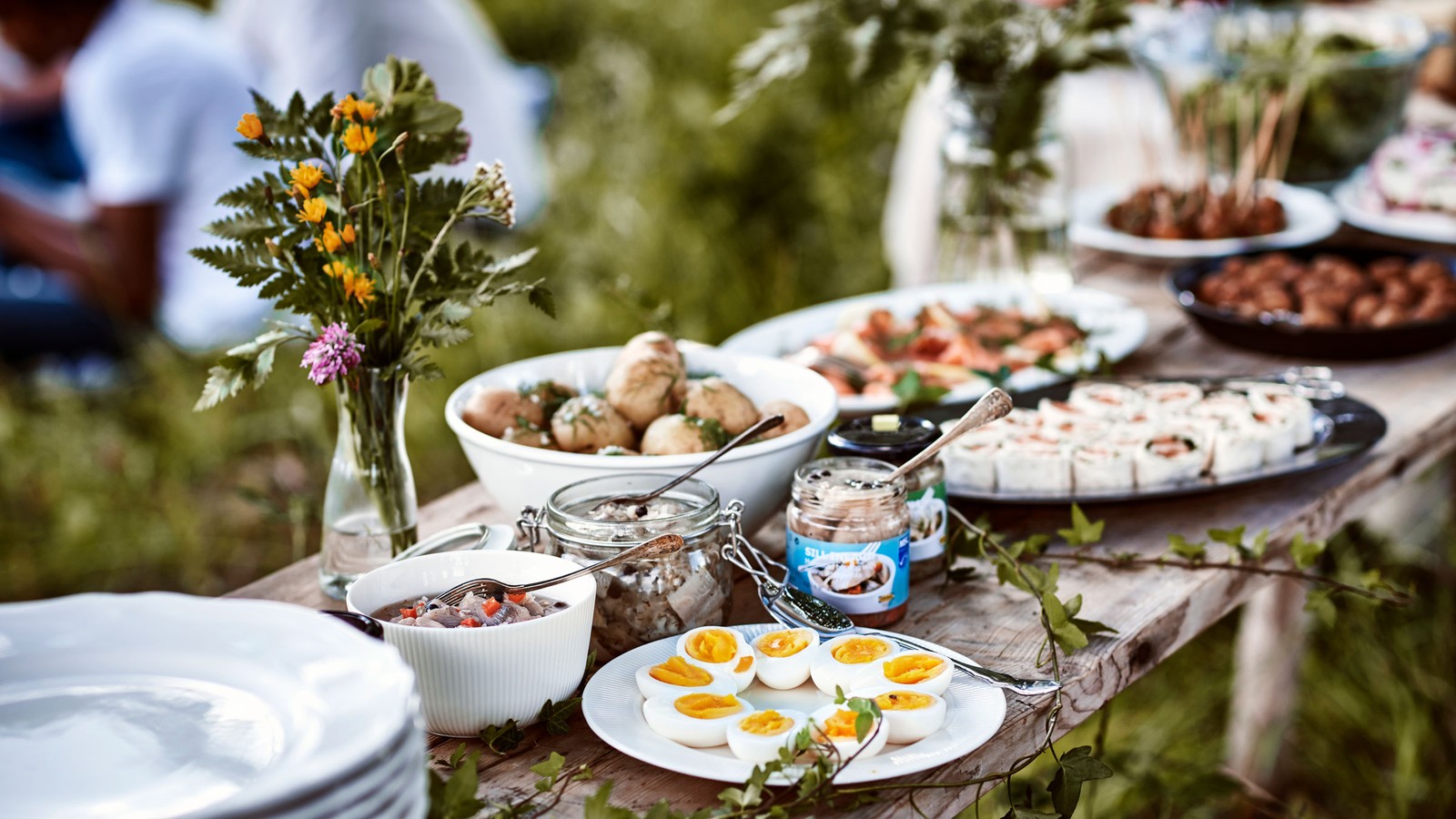 Set the table for Midsommar - IKEA Switzerland