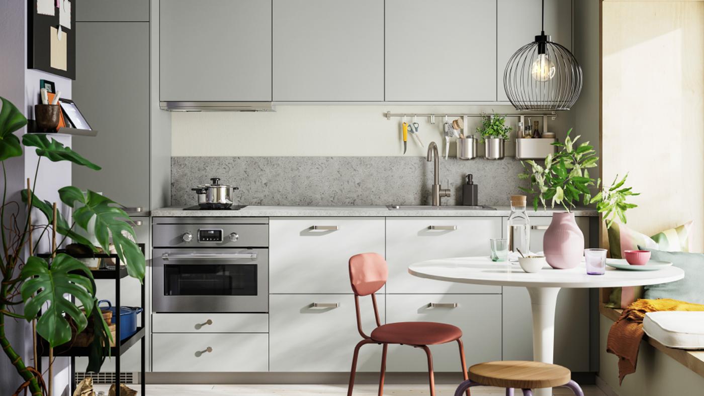 Se nærmere på de strøkne, lys grå HAVSTORP-frontene - IKEA