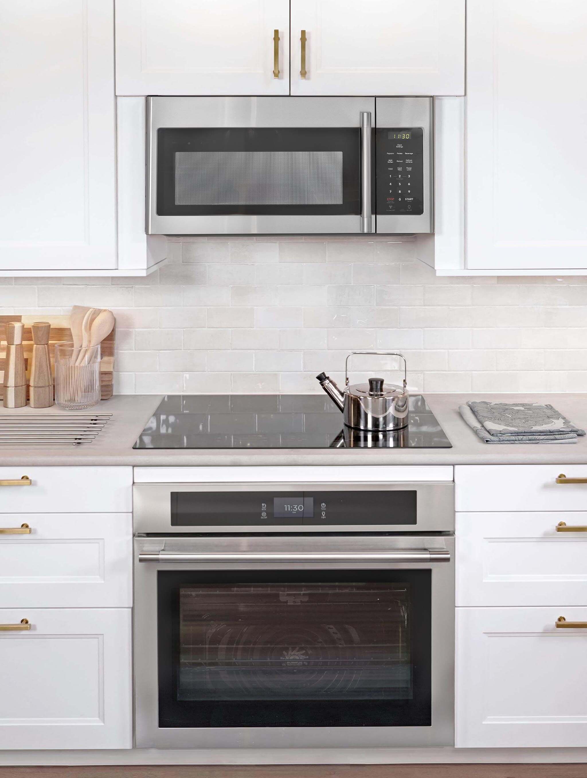 Modern and traditional – AXSTAD matte white kitchen - IKEA