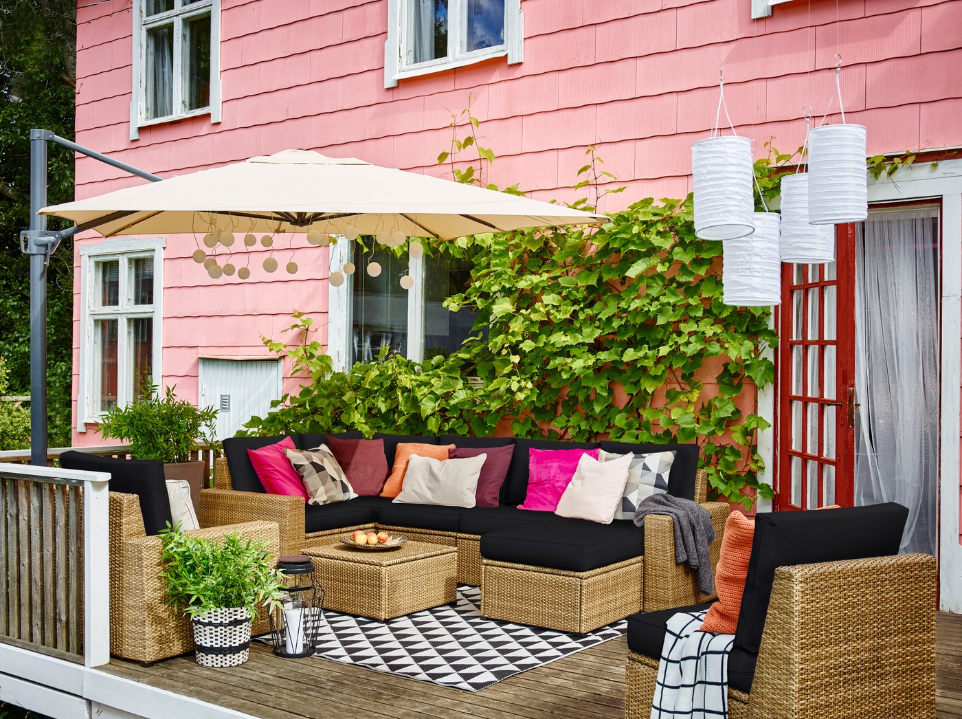 Decorate a terrace and create your miniature paradise - IKEA Spain