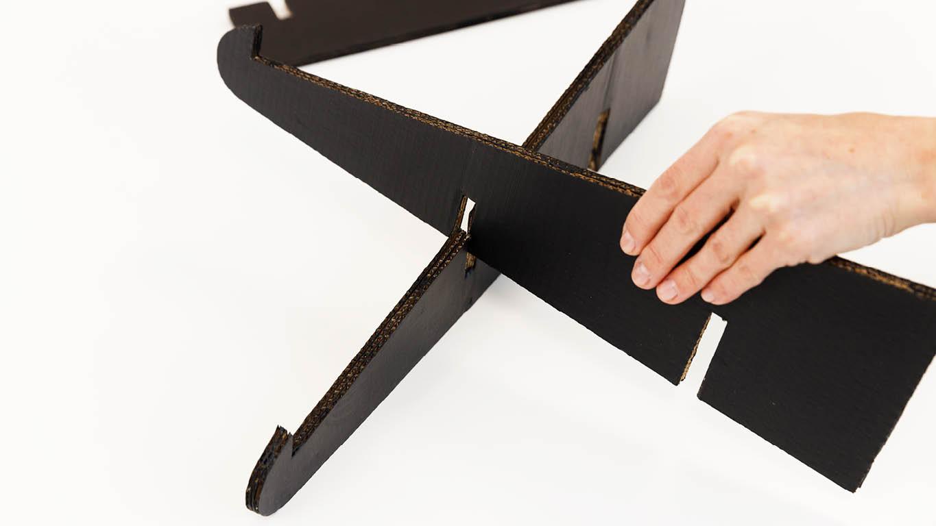 Bastelidee für deinen Laptophalter aus Karton - IKEA Österreich