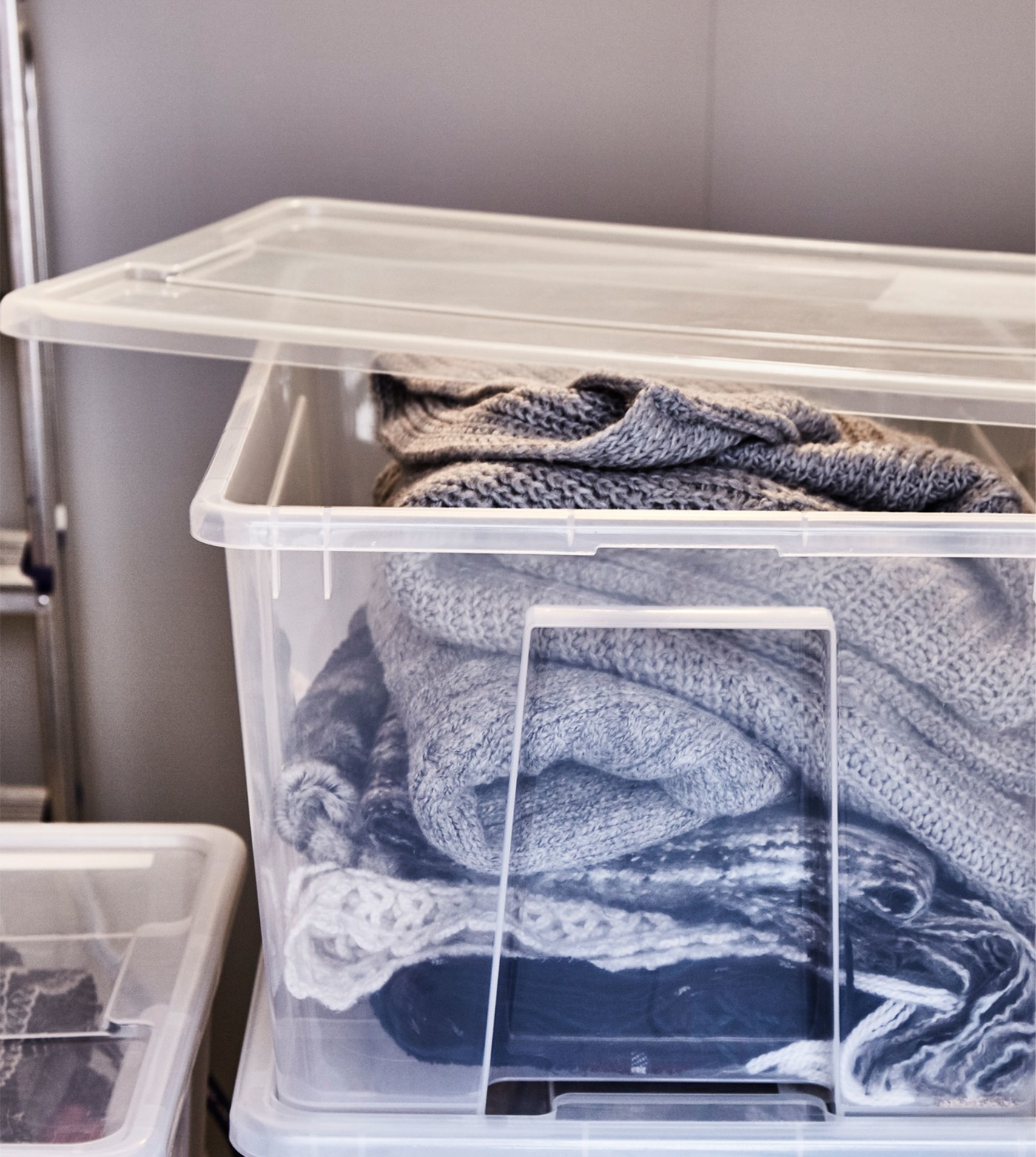 Cómo guardar la ropa de invierno de forma segura - IKEA