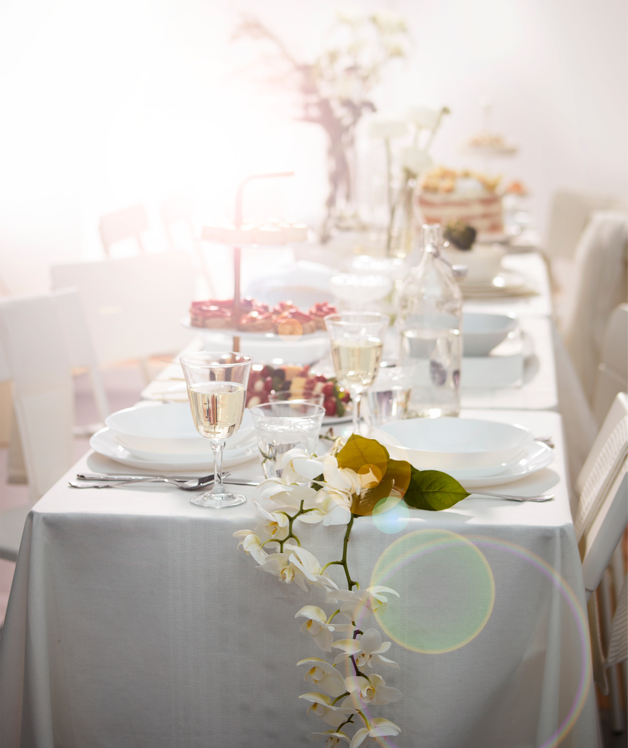 Dressed all in white for summer dinner - IKEA UK