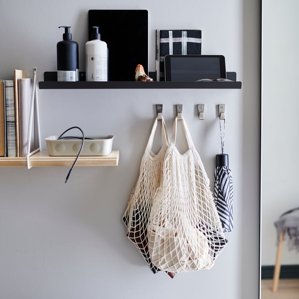 Háčky a police: úložné díly, které vás nezklamou - IKEA