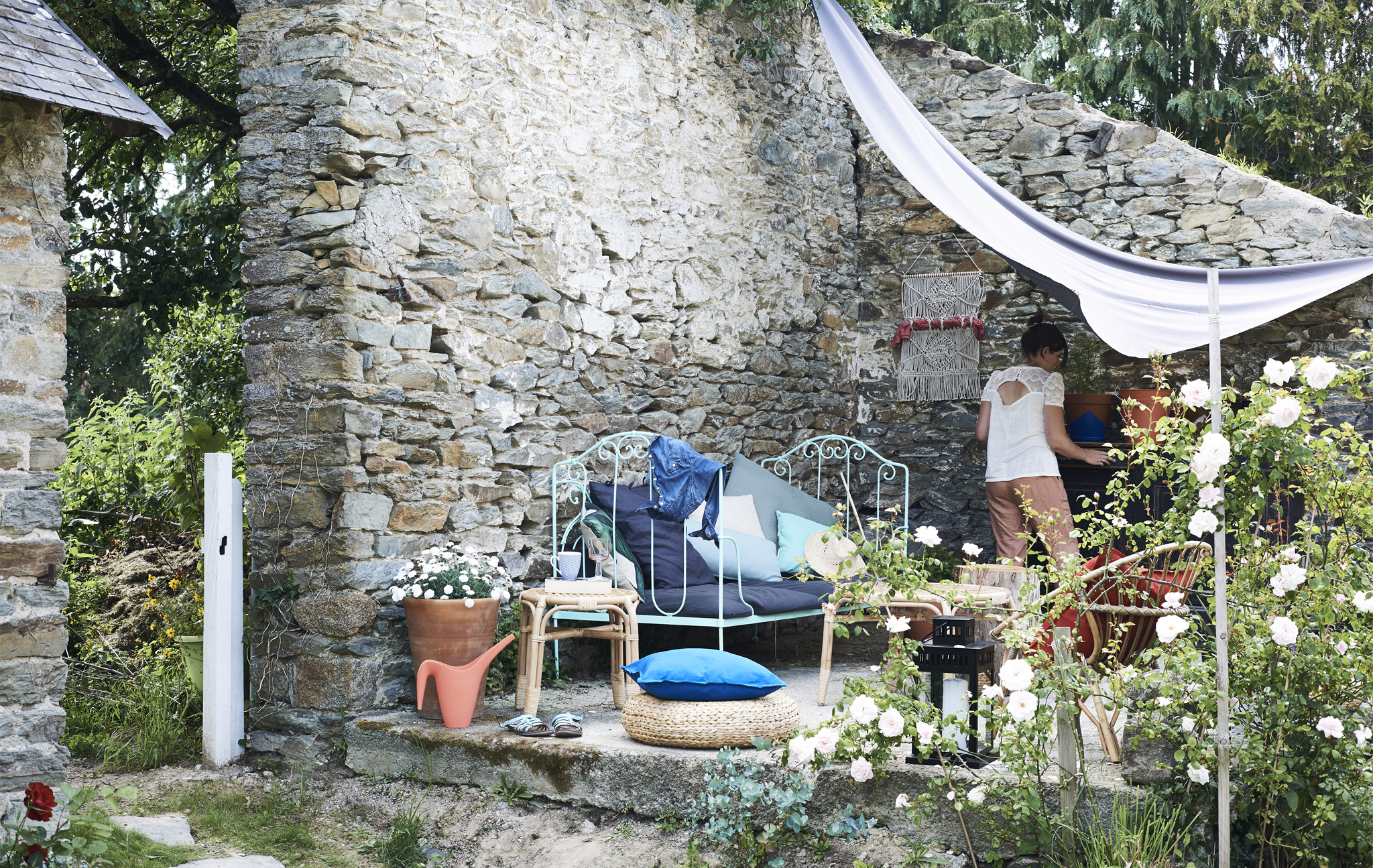 Arrange a spontaneous cinema night on your balcony - IKEA