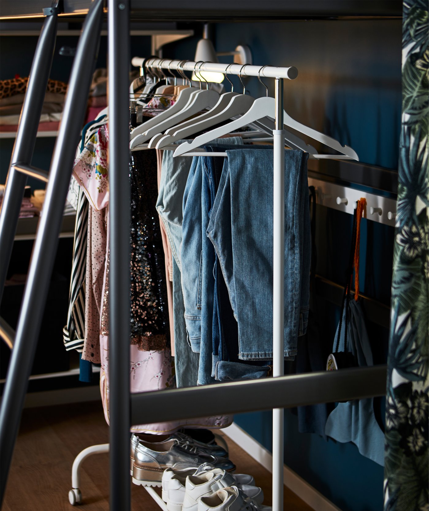 A room for a teenage fashionista - IKEA