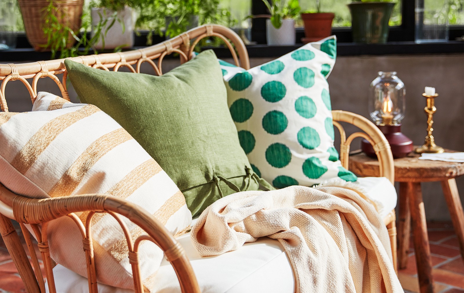 A doorless walk-in wardrobe that fits in your bedroom - IKEA