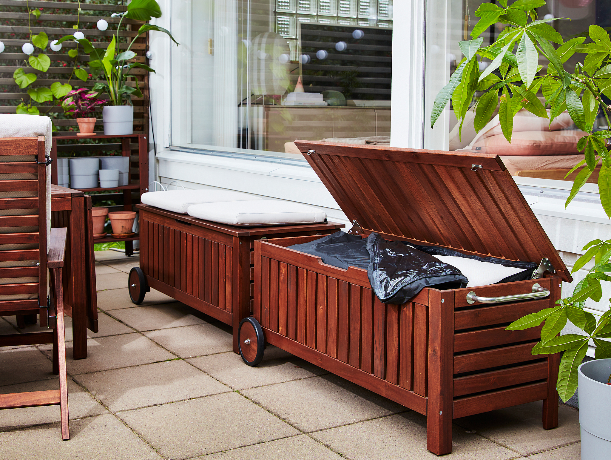 A versatile, comfy and spacious patio - IKEA