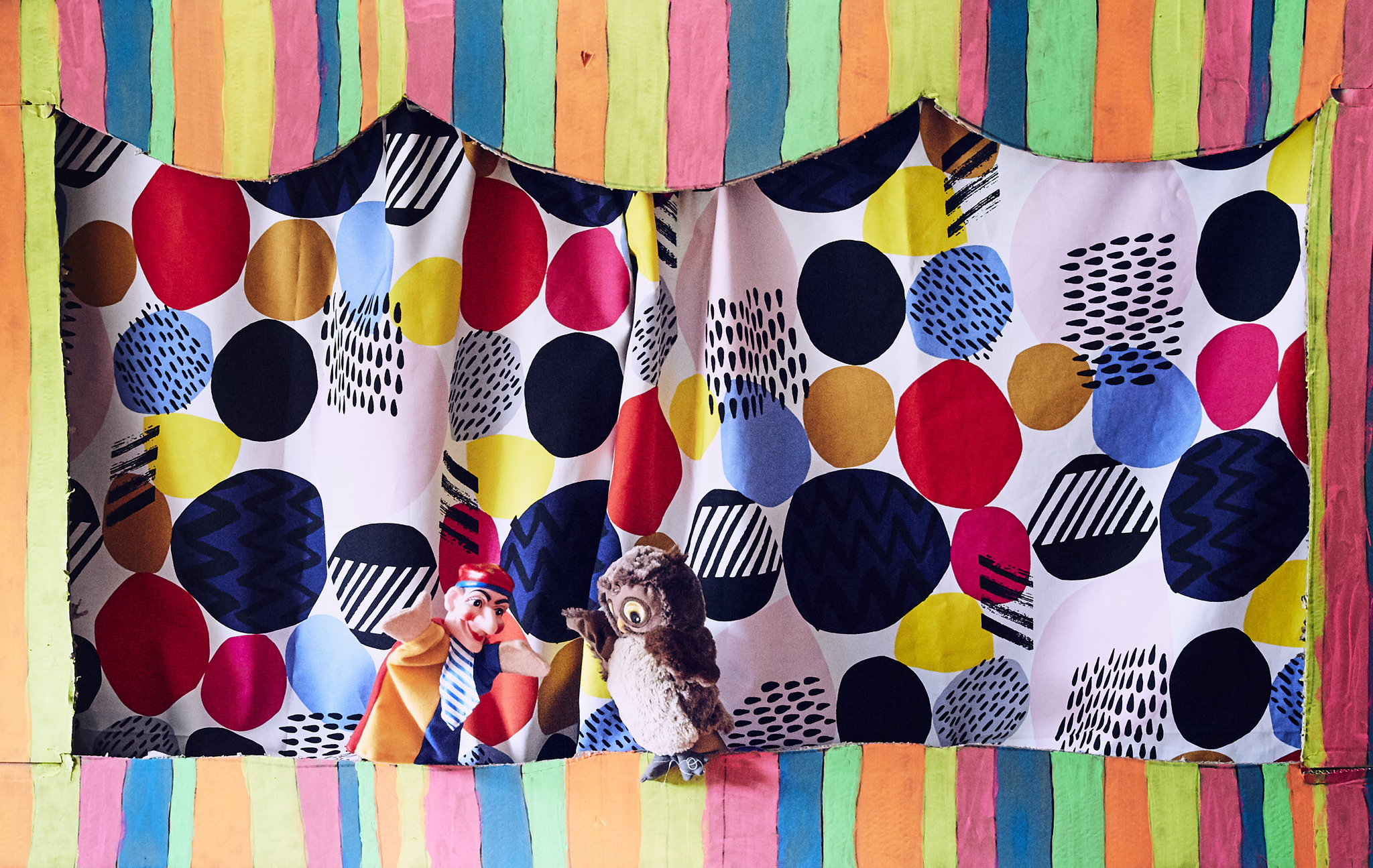 Create a colourful puppet theatre for the kids - IKEA