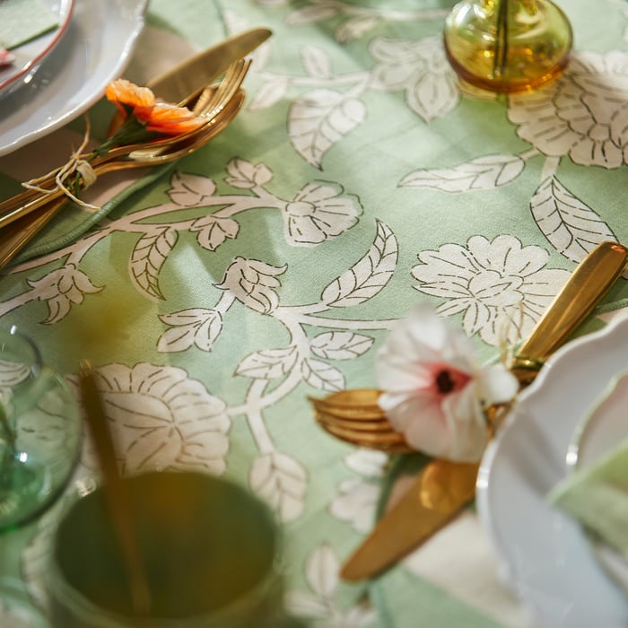 SMÖRFISK tablecloth, flower pattern/green/white, 145x240 cm - IKEA