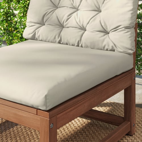 NÄMMARÖ 2-seters sofa, utendørs med armlene/lys brunbeiset Kuddarna lys ...