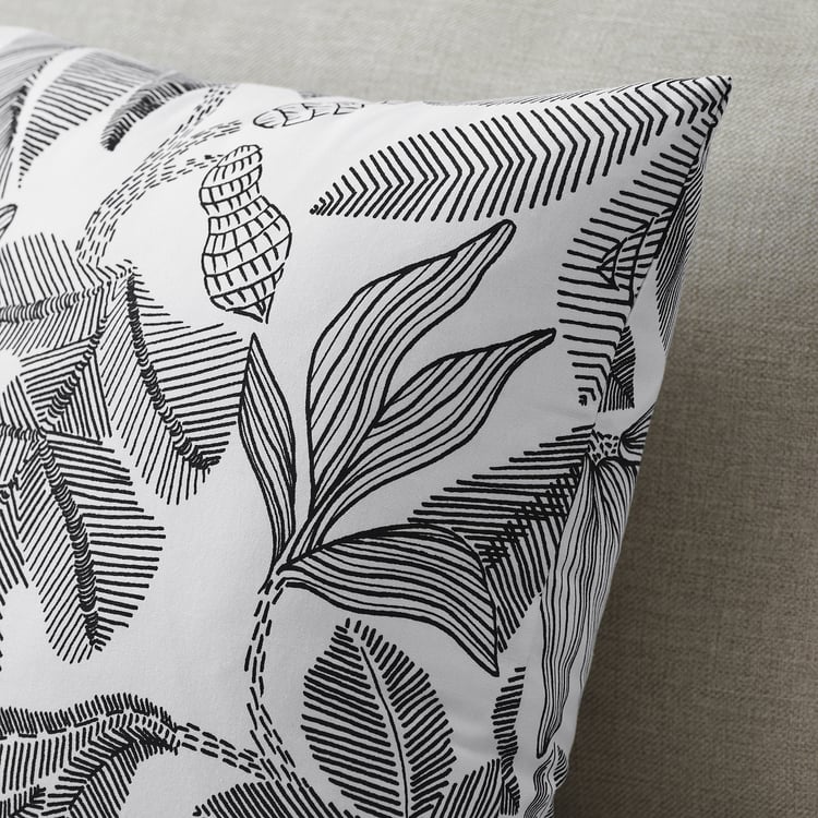 BROKDRACENA cushion cover, black/white floral pattern, 50x50 cm - IKEA ...